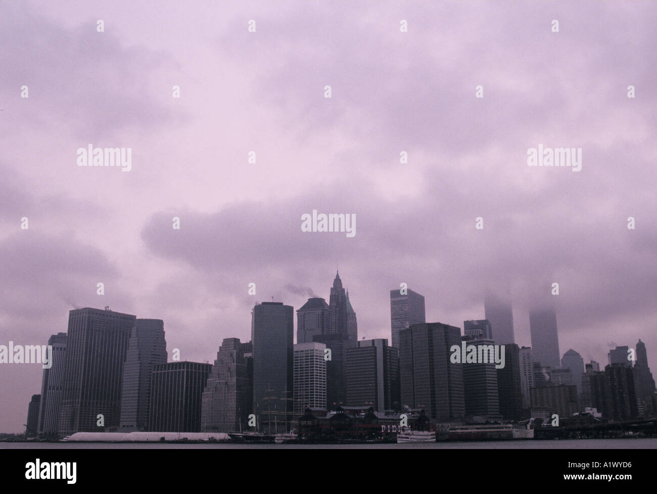 MANHATTaN ISLAND SKYLINE NEW YORK 1990's Stock Photo - Alamy