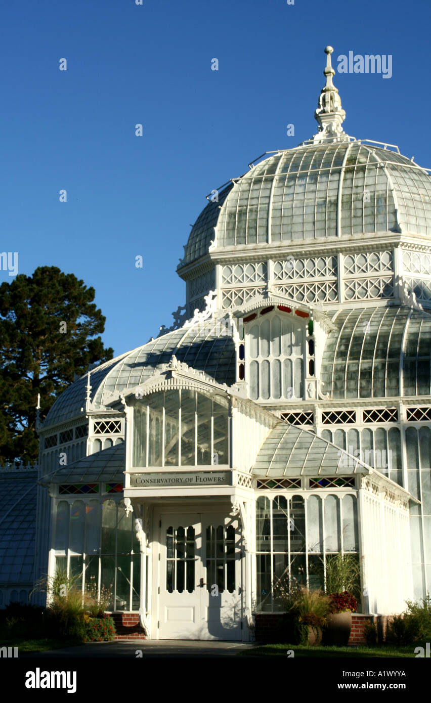 Gate adorned with flowers hi-res stock photography and images - Alamy