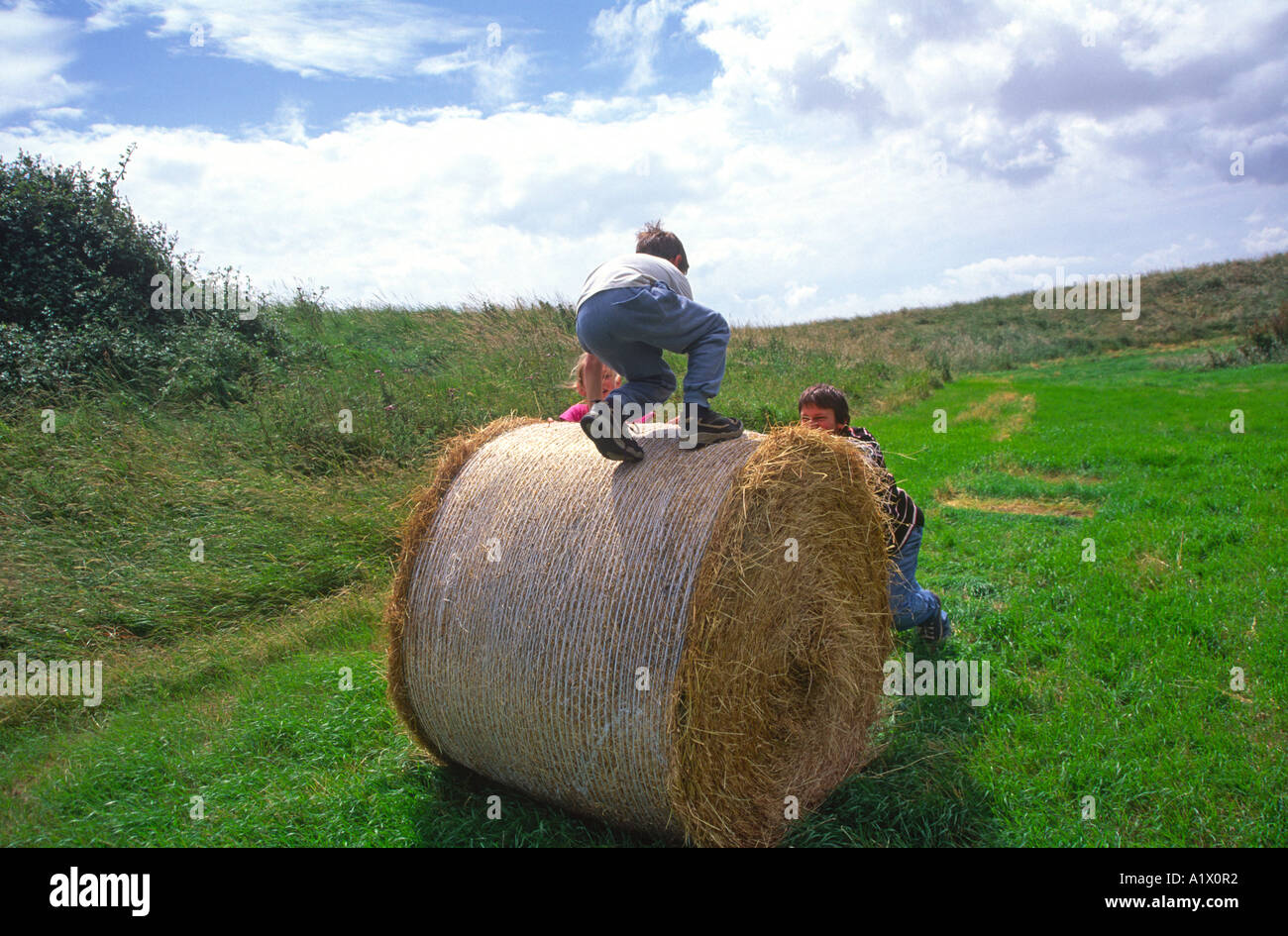 Children playing in straw hi-res stock photography and images - Alamy