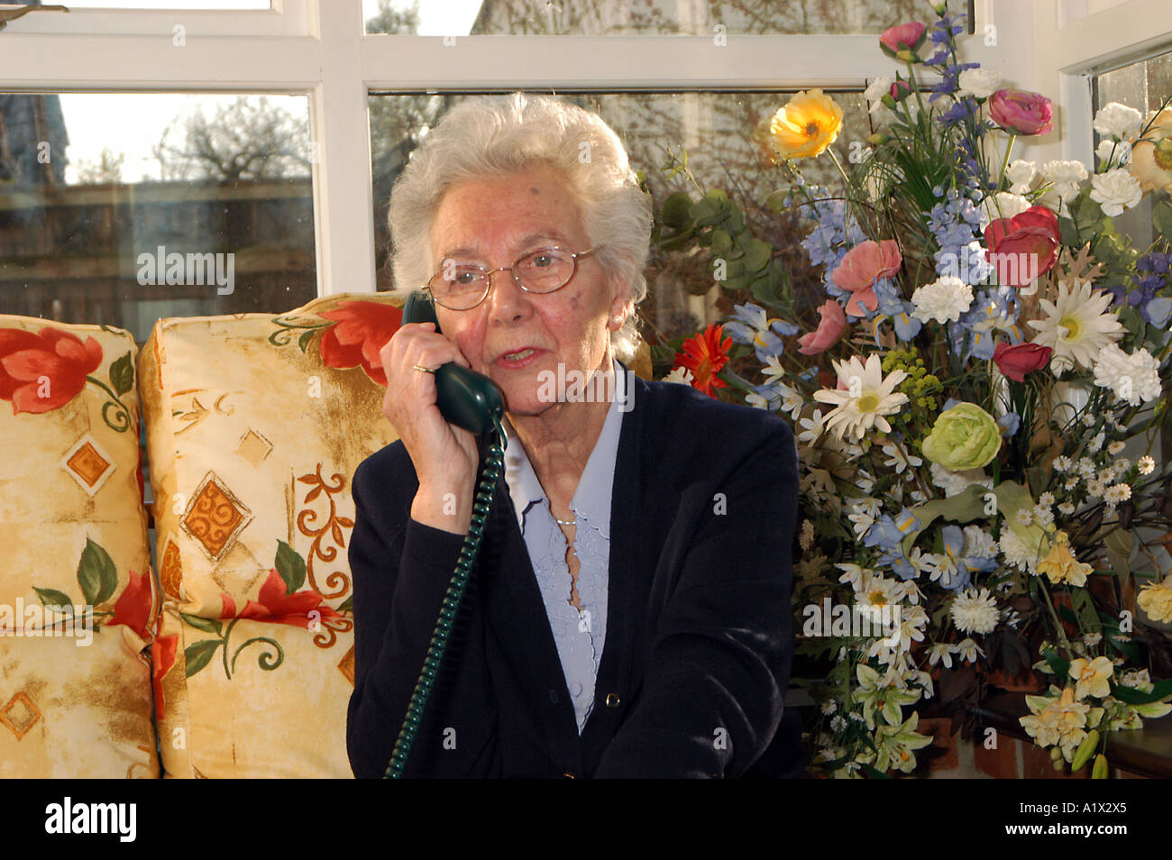 Lady with old fashioned telephone hi-res stock photography and images ...