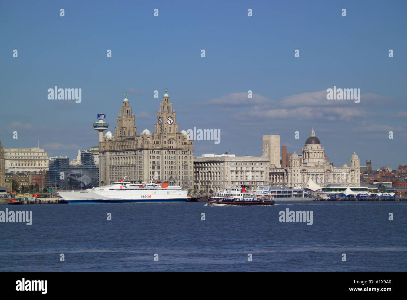 Liverpool Skyline Ferry River Mersey Liverpool Merseyside England Stock ...