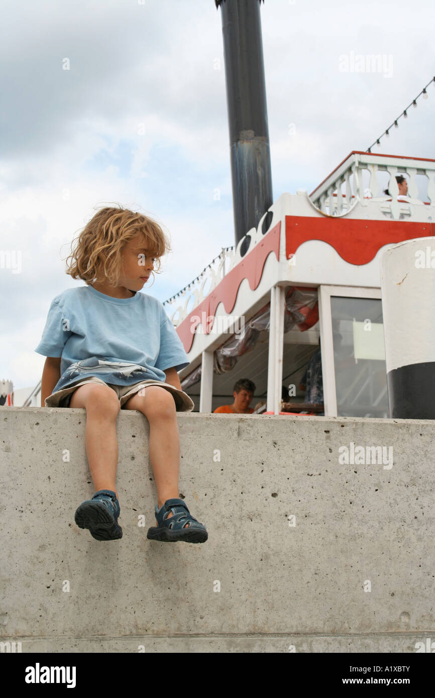 Politics family group waiting hi-res stock photography and images - Alamy