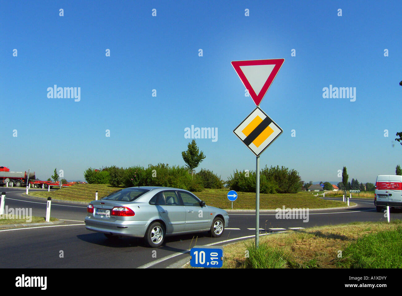 Yield roundabout traffic signs hi-res stock photography and images - Alamy