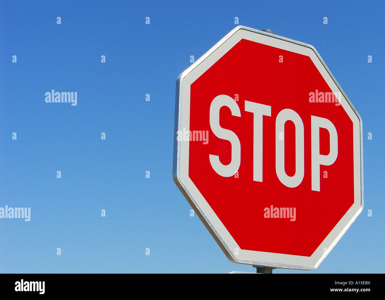 Cycle signal in road family hi-res stock photography and images - Alamy