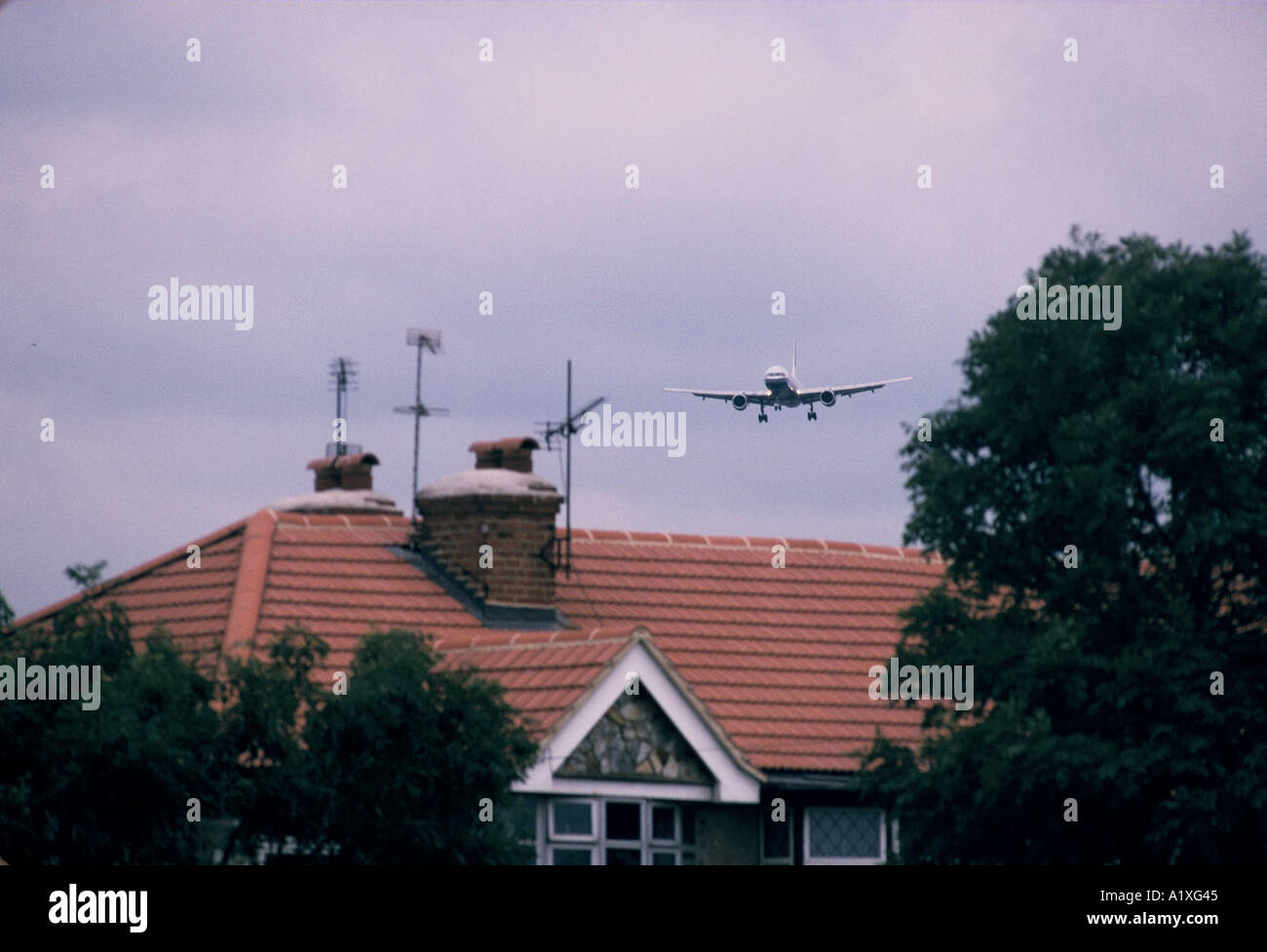 NOISE POLLUTION HEATHROW AIRPORT LOW AIRCRAFT FLYING OVER HOUSES NEAR ...