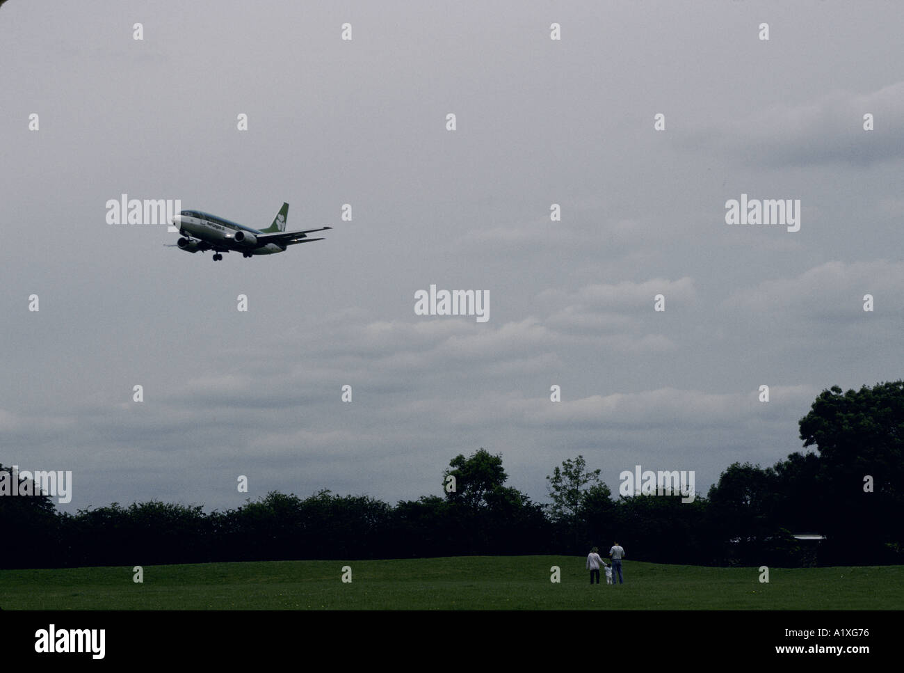 NOISE POLLUTION FROM LOW FLYING AIRCRAFT HEATHROW AIRPORT 6 1994 Stock ...