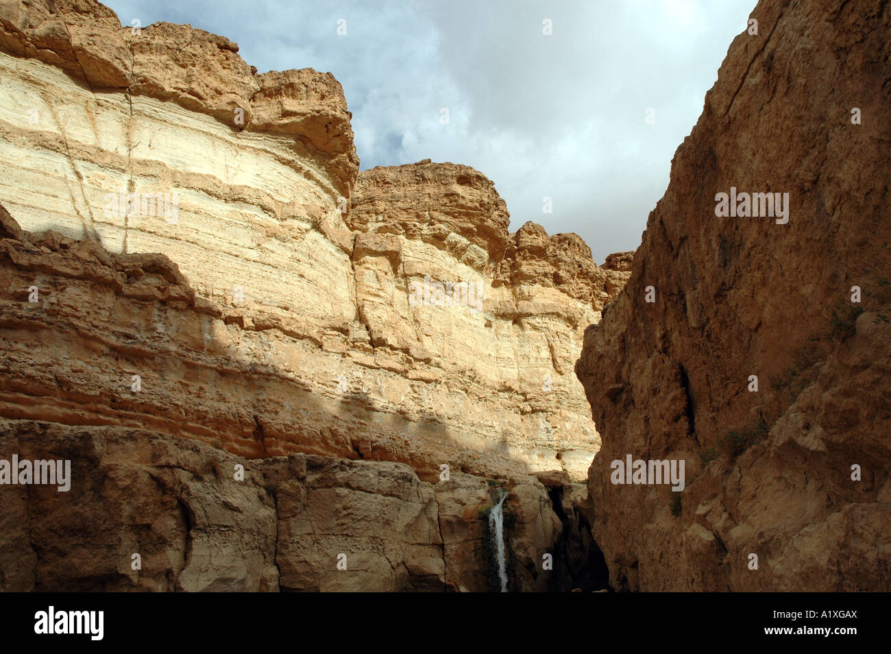 Waterfall in Tamerza oasis, Tunisia Stock Photo - Alamy