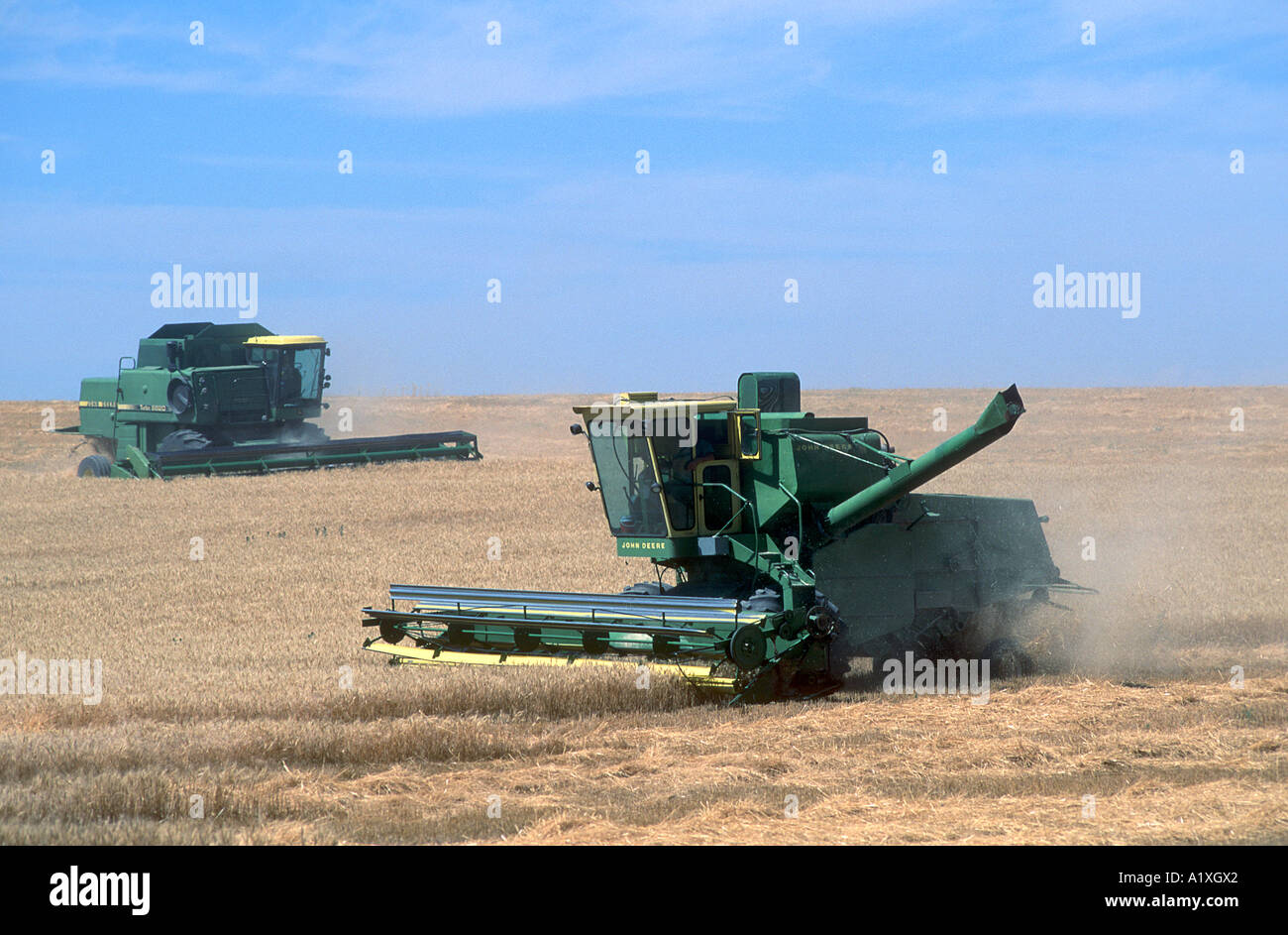 Combines wheat field usa hi-res stock photography and images - Alamy