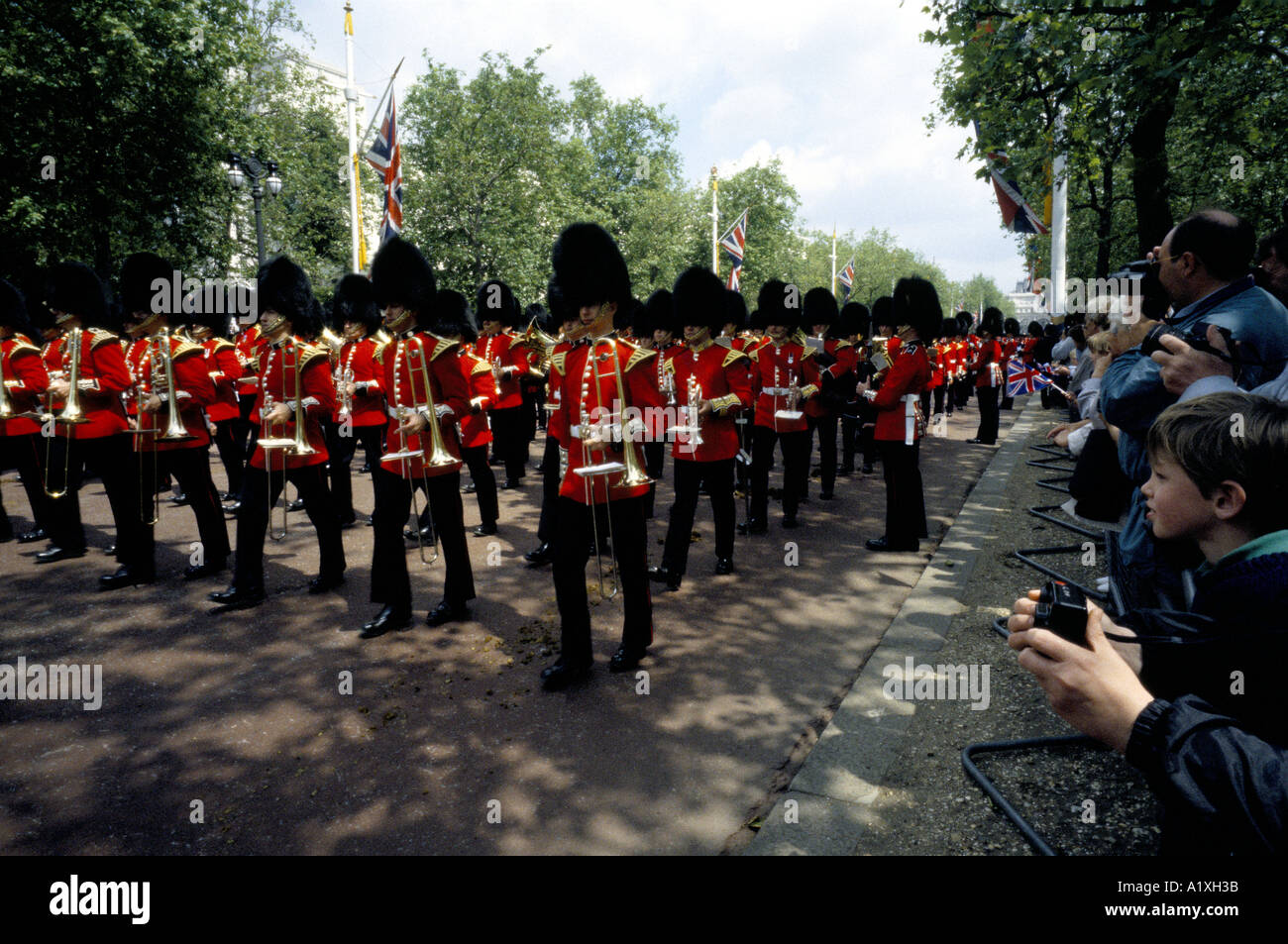 Crowd watching trooping the colour hi-res stock photography and images ...