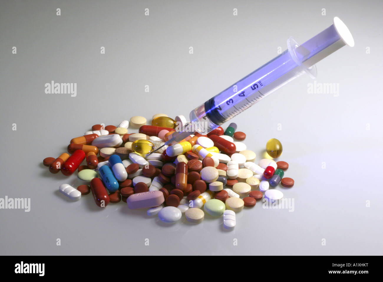 tablets and an injection Stock Photo - Alamy
