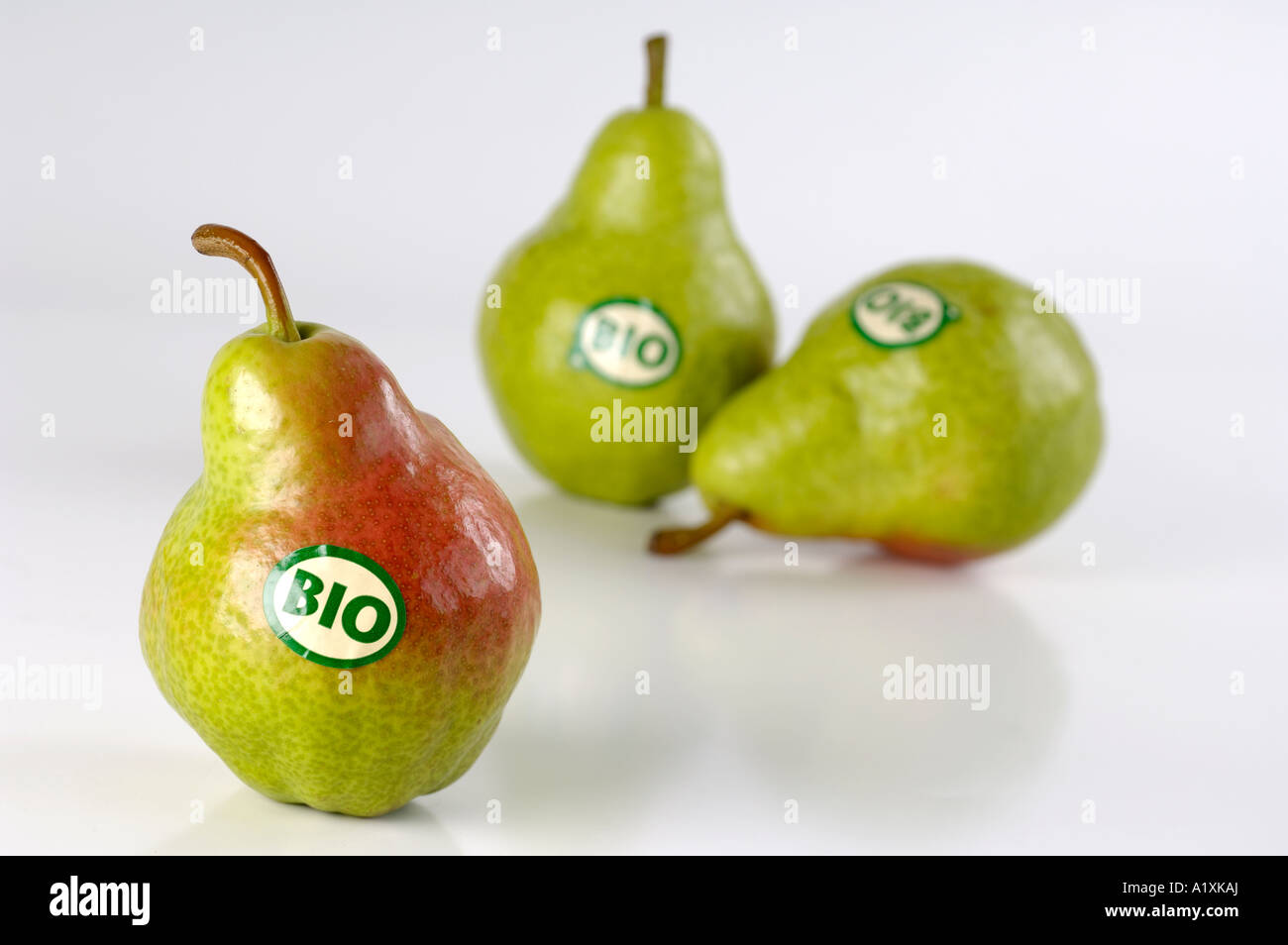 Pears Williams Christ with label Bio Pyrus communis Birnen Williams ...