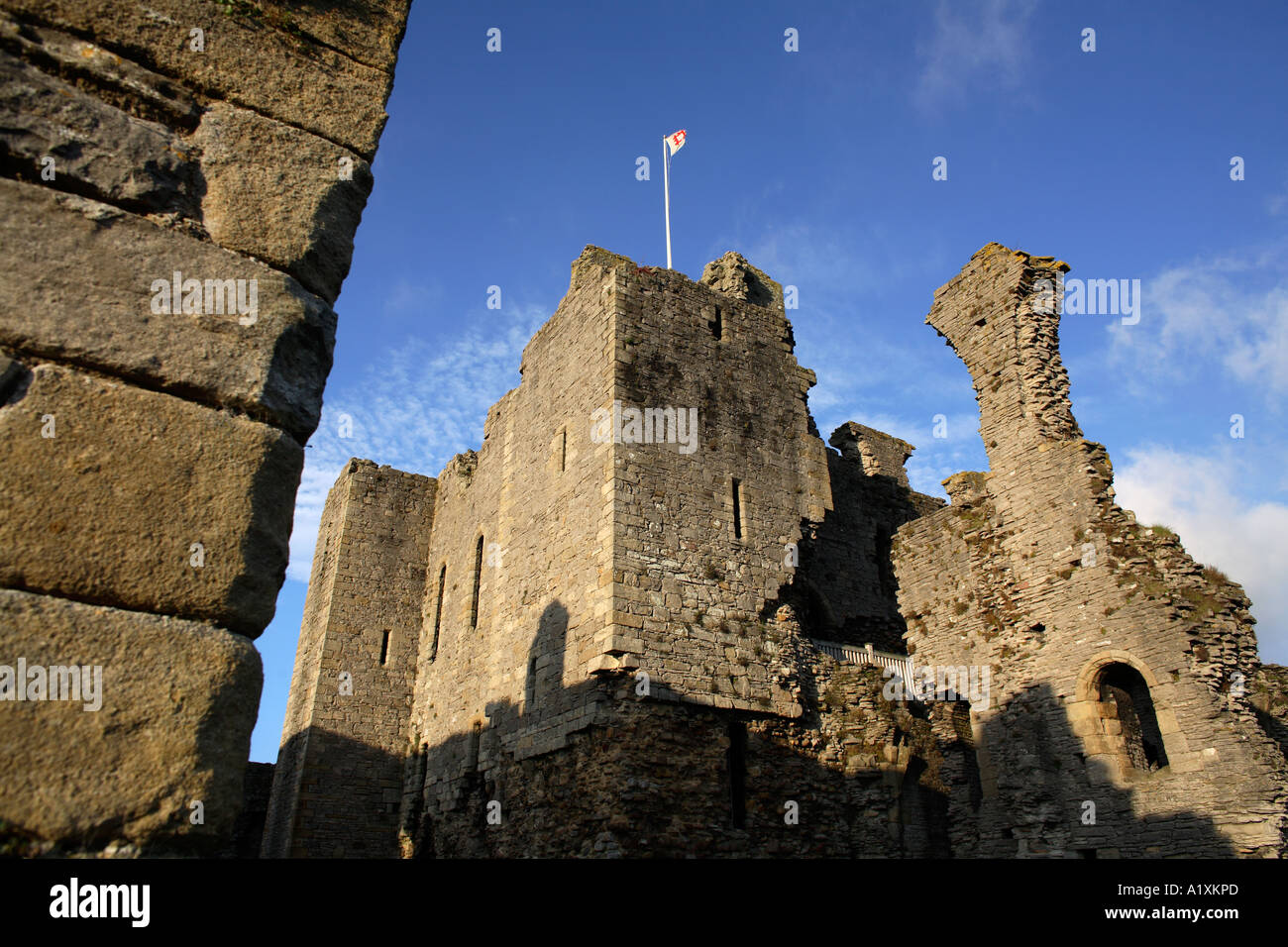 Middleham castle keep hi-res stock photography and images - Alamy