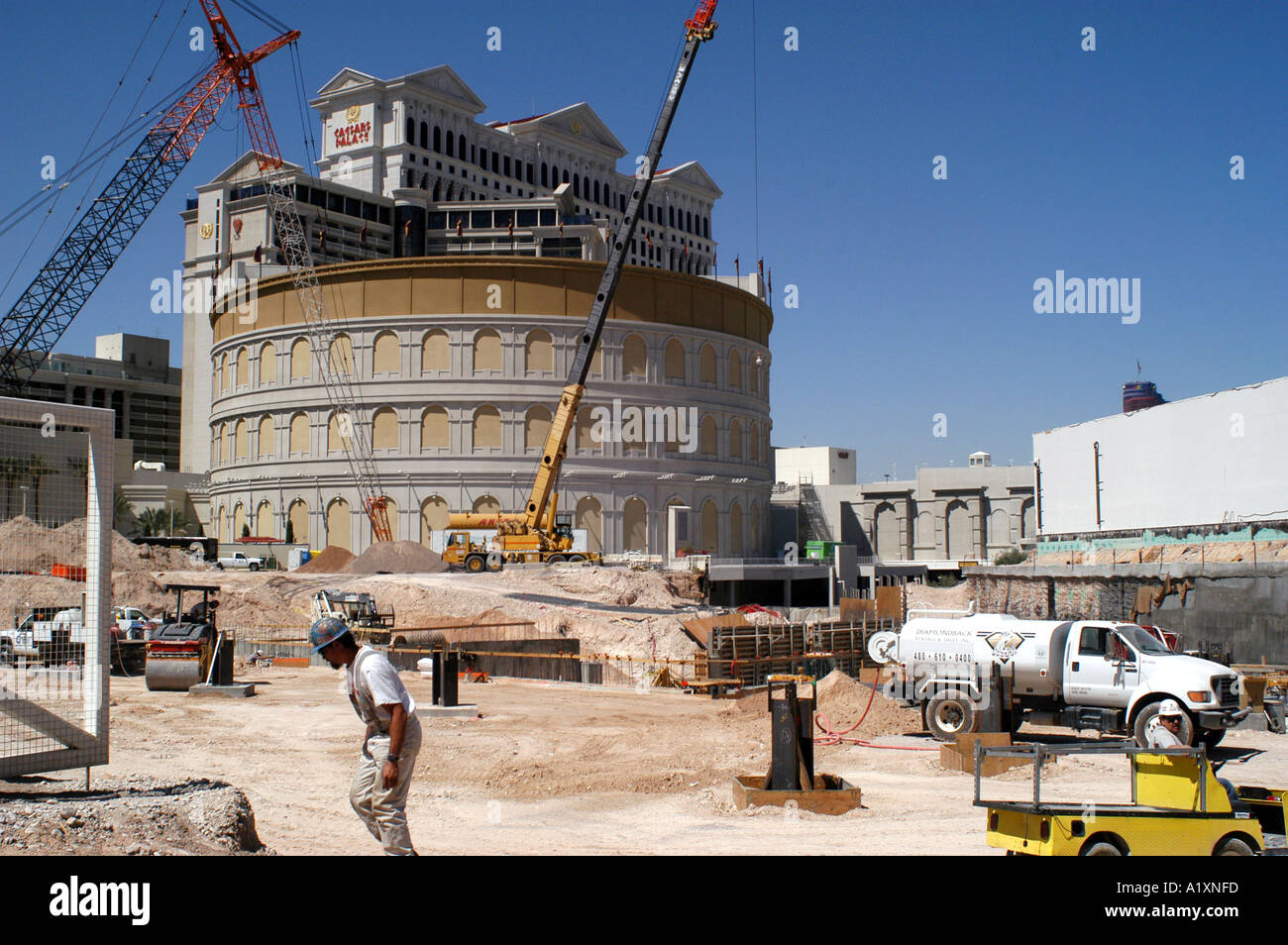 Roman crane replica hi-res stock photography and images - Alamy