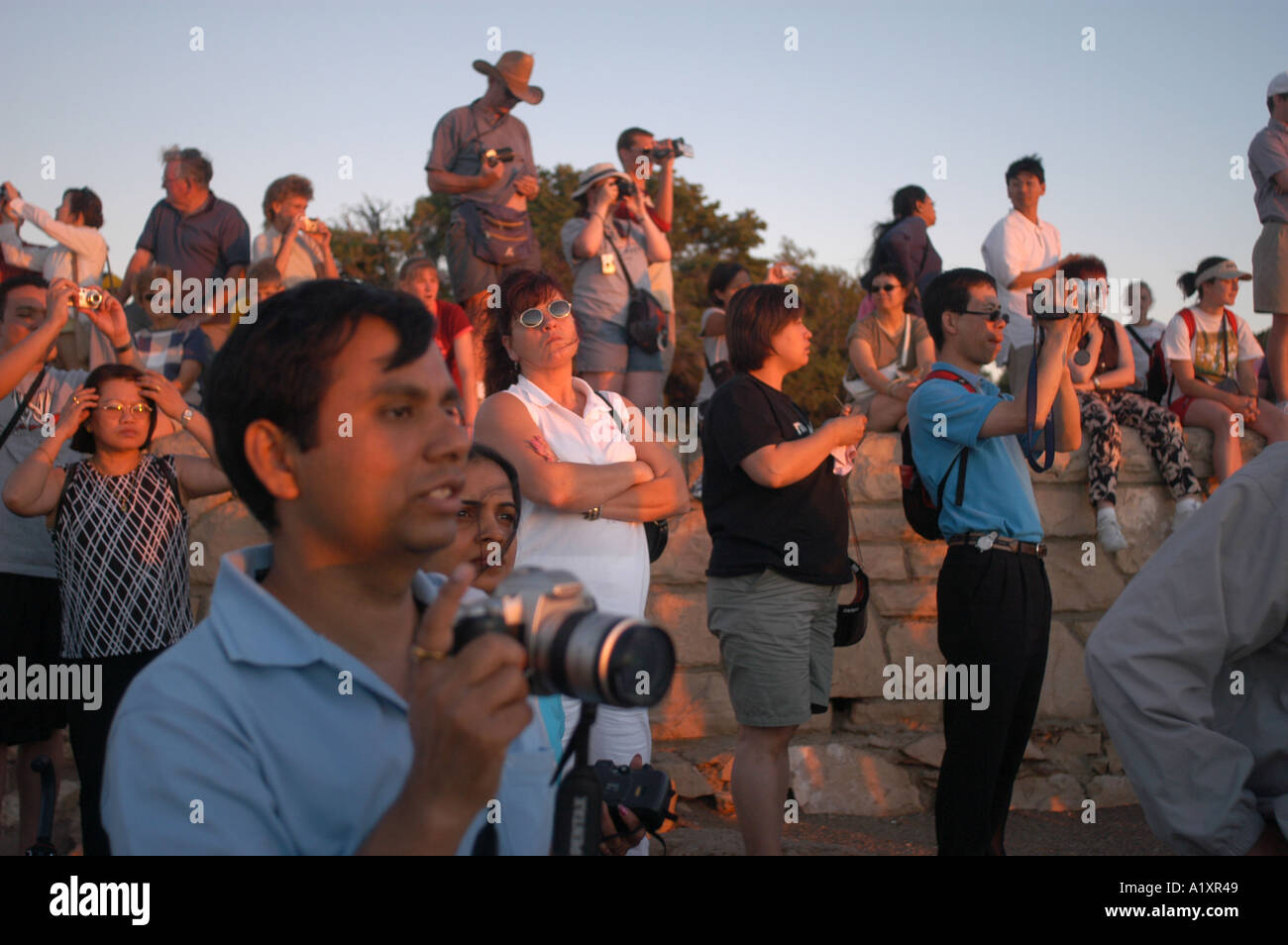 Tourists busy crowded view overlook hi-res stock photography and images ...