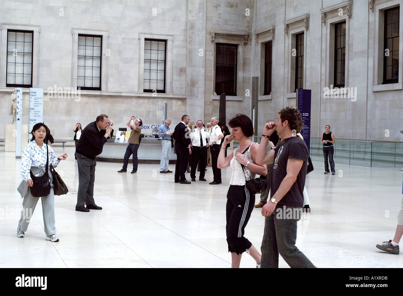 Crowded museum london hi-res stock photography and images - Alamy