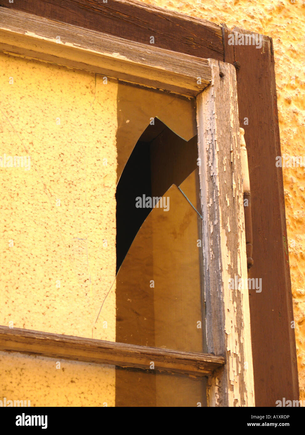 Abandoned tenements hi-res stock photography and images - Alamy