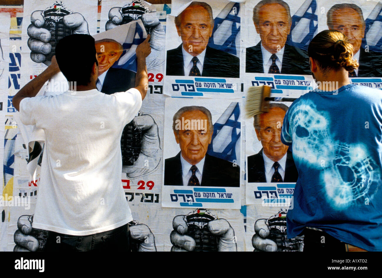 ISRAELI ELECTIONS MAY 1996 LABOUR PARTY ACTIVISTS PUT UPM POSTERS OF ...