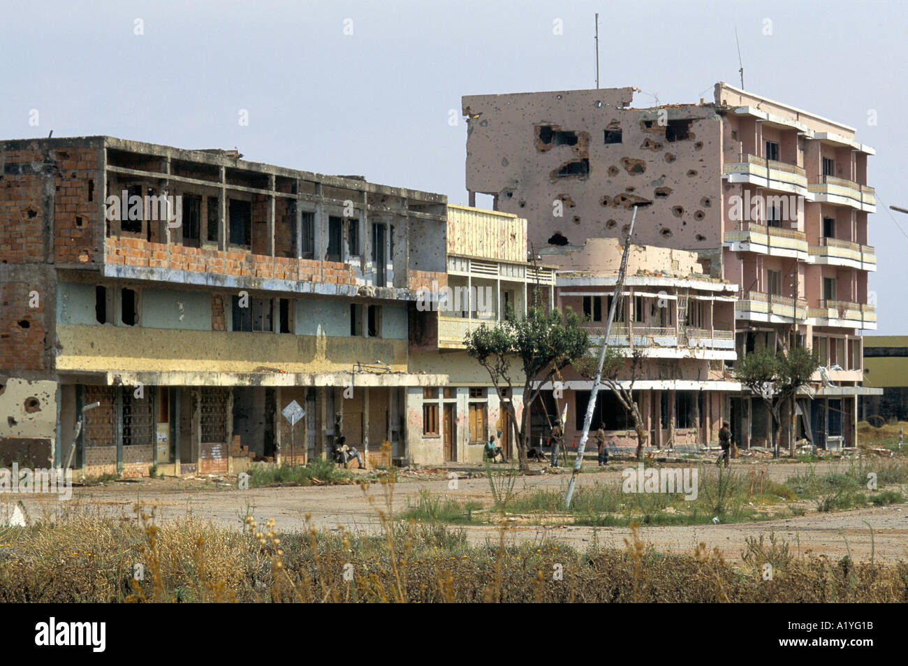 Angola buildings destroyed destruction hi-res stock photography and ...