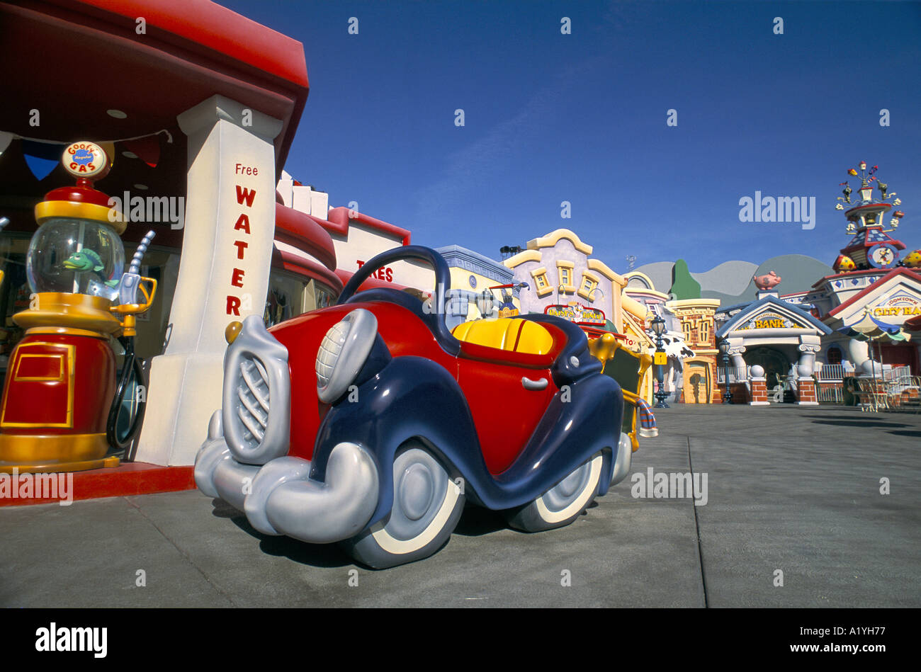 Goofy disney cartoon hi-res stock photography and images - Alamy