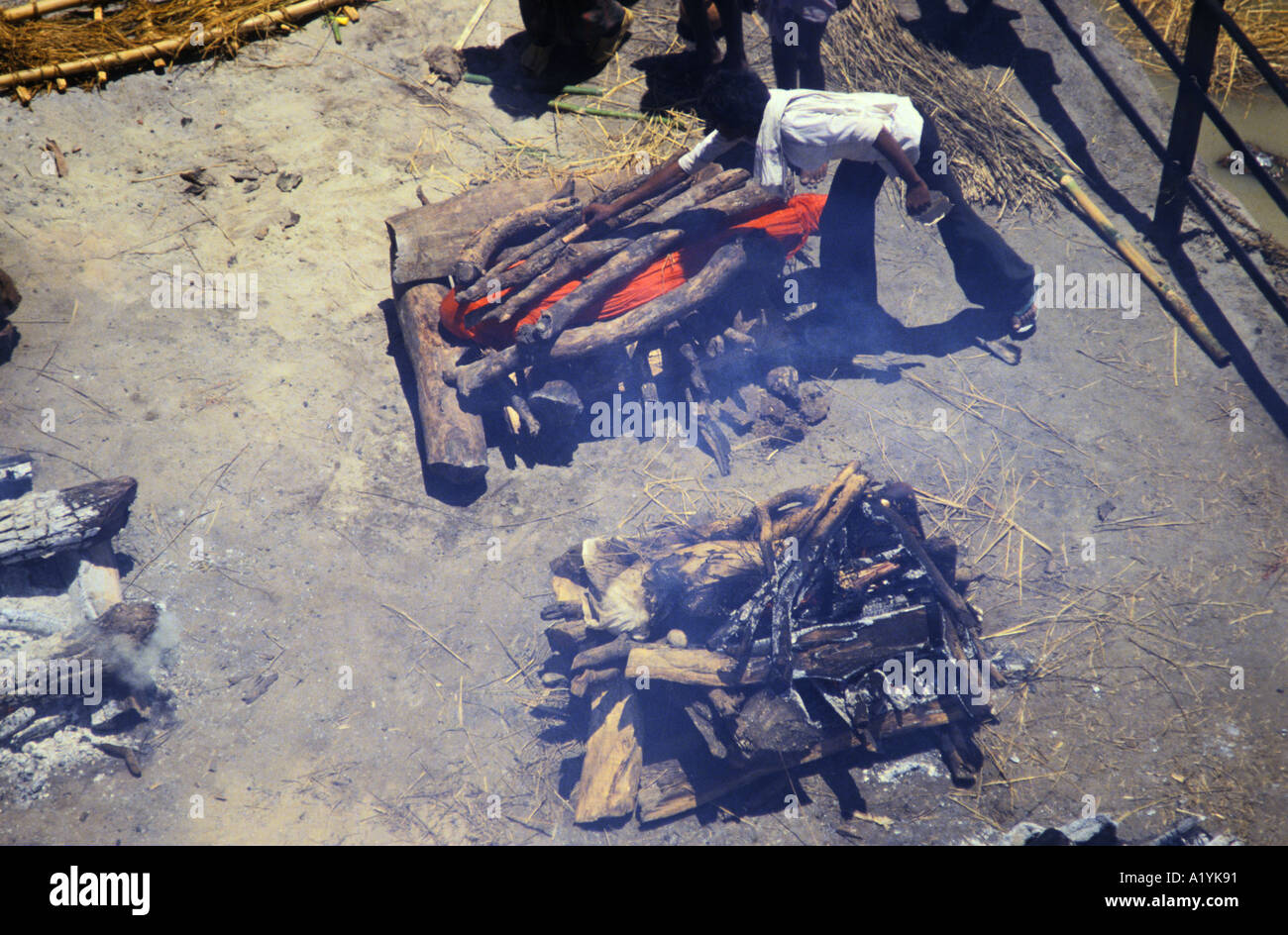 Death Funeral Cremation India High Resolution Stock Photography and ...