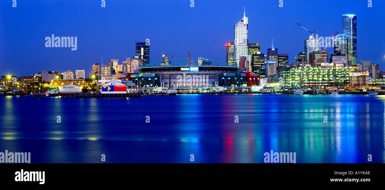 Melbourne skyline panoramic hi-res stock photography and images - Alamy