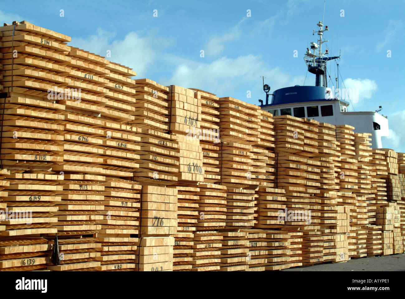 Timber cargo ship hi-res stock photography and images - Alamy