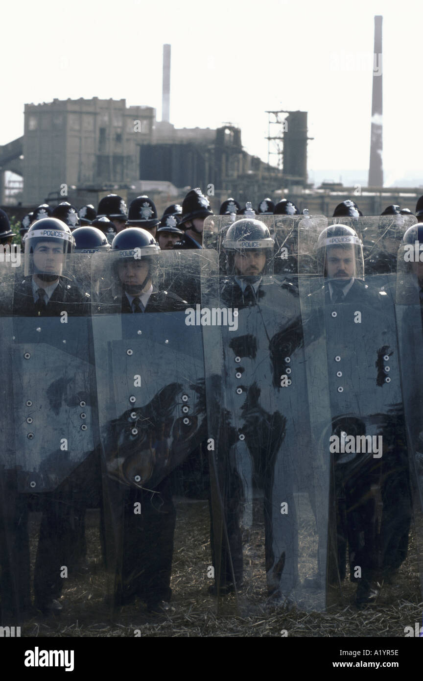 POLICE AT NUM STRIKE COKE WORKS JUNE 84 Stock Photo - Alamy