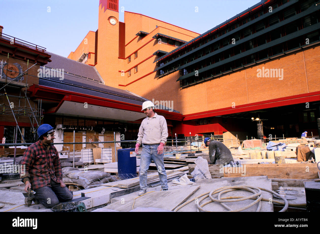 NEW BRITISH LIBRARY LAYING PAVING STONES FEB 1993 Stock Photo - Alamy