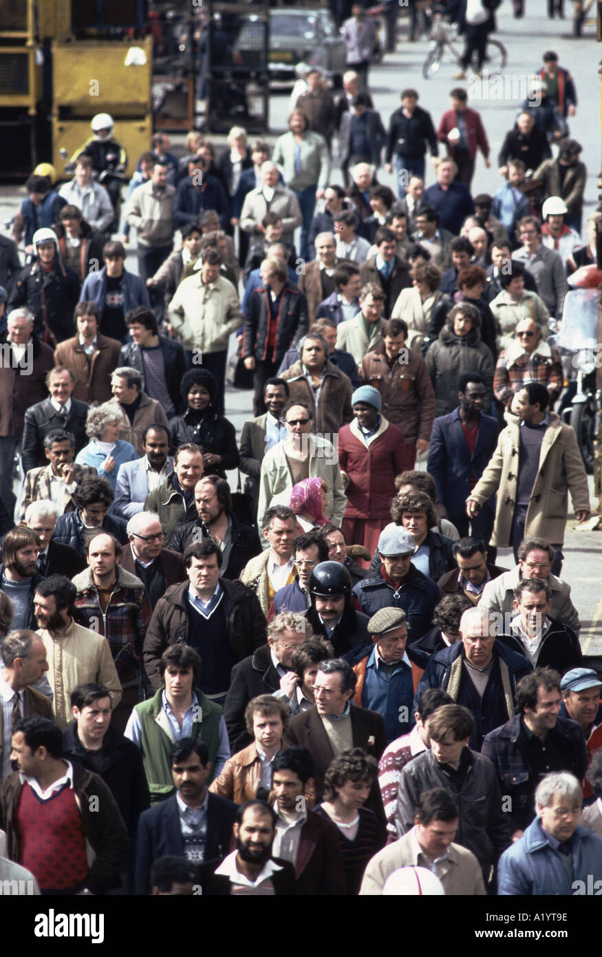 BRITISH LEYLAND WORKERS IN OXFORD 1983 1983 Stock Photo - Alamy
