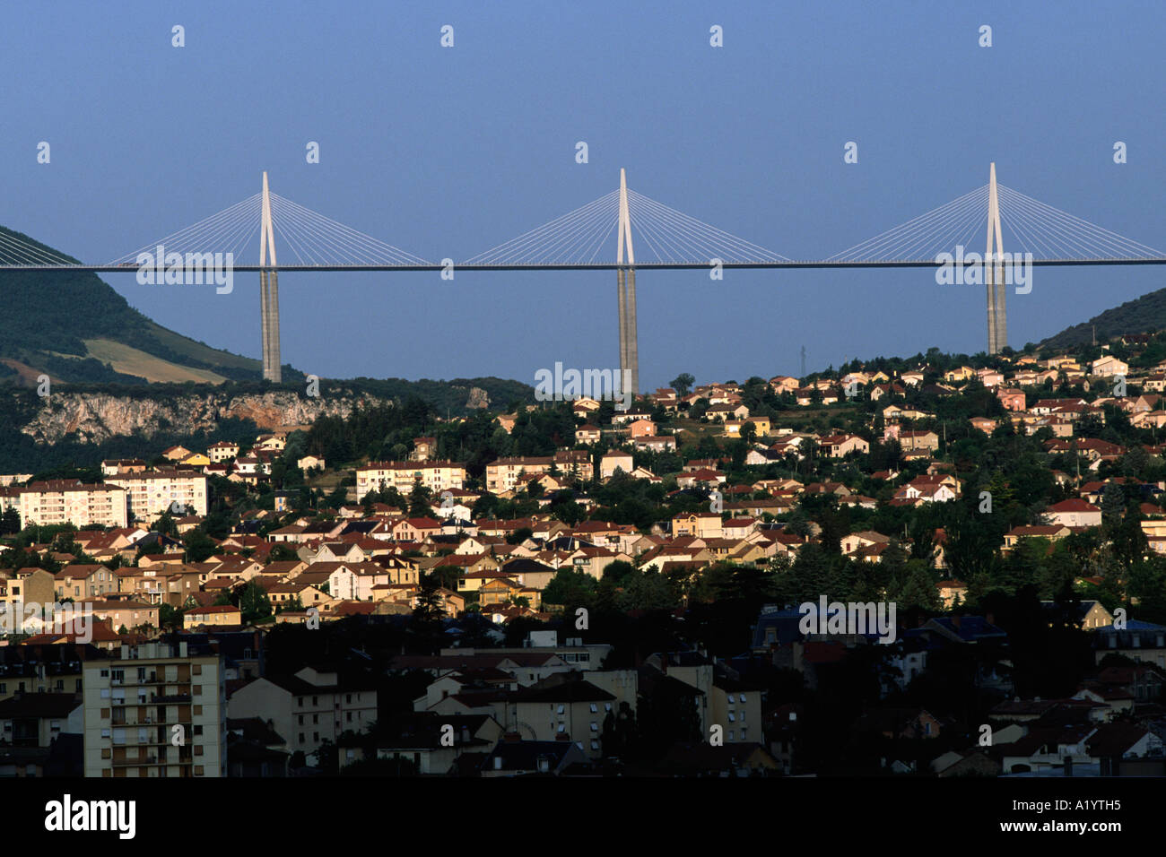 Pont autoroute autoroute viaduc hi-res stock photography and images - Alamy