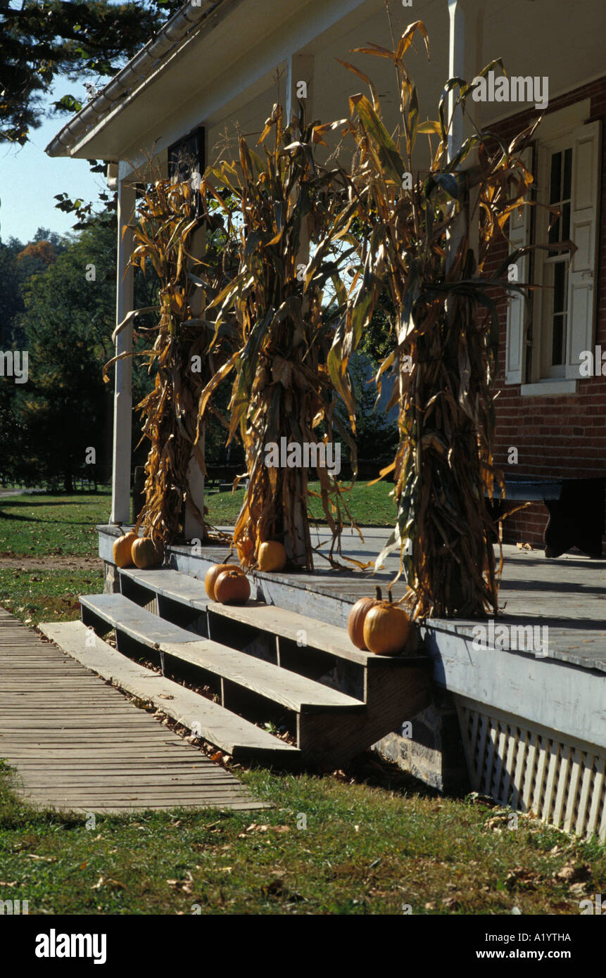 general store front porch pumpkins Stock Photo - Alamy