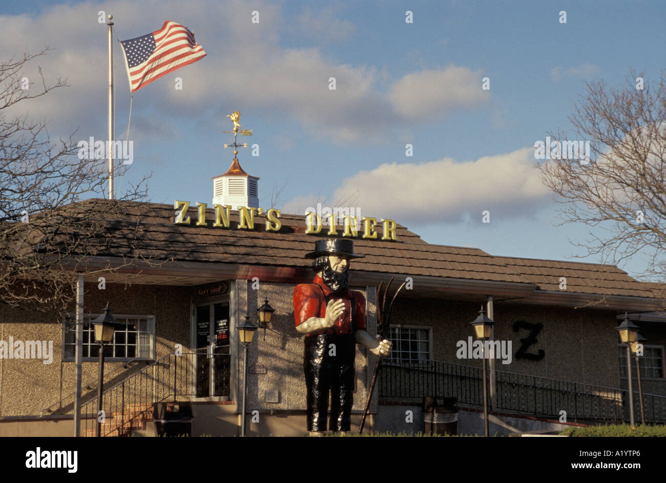 Amos the amish statue hi-res stock photography and images - Alamy