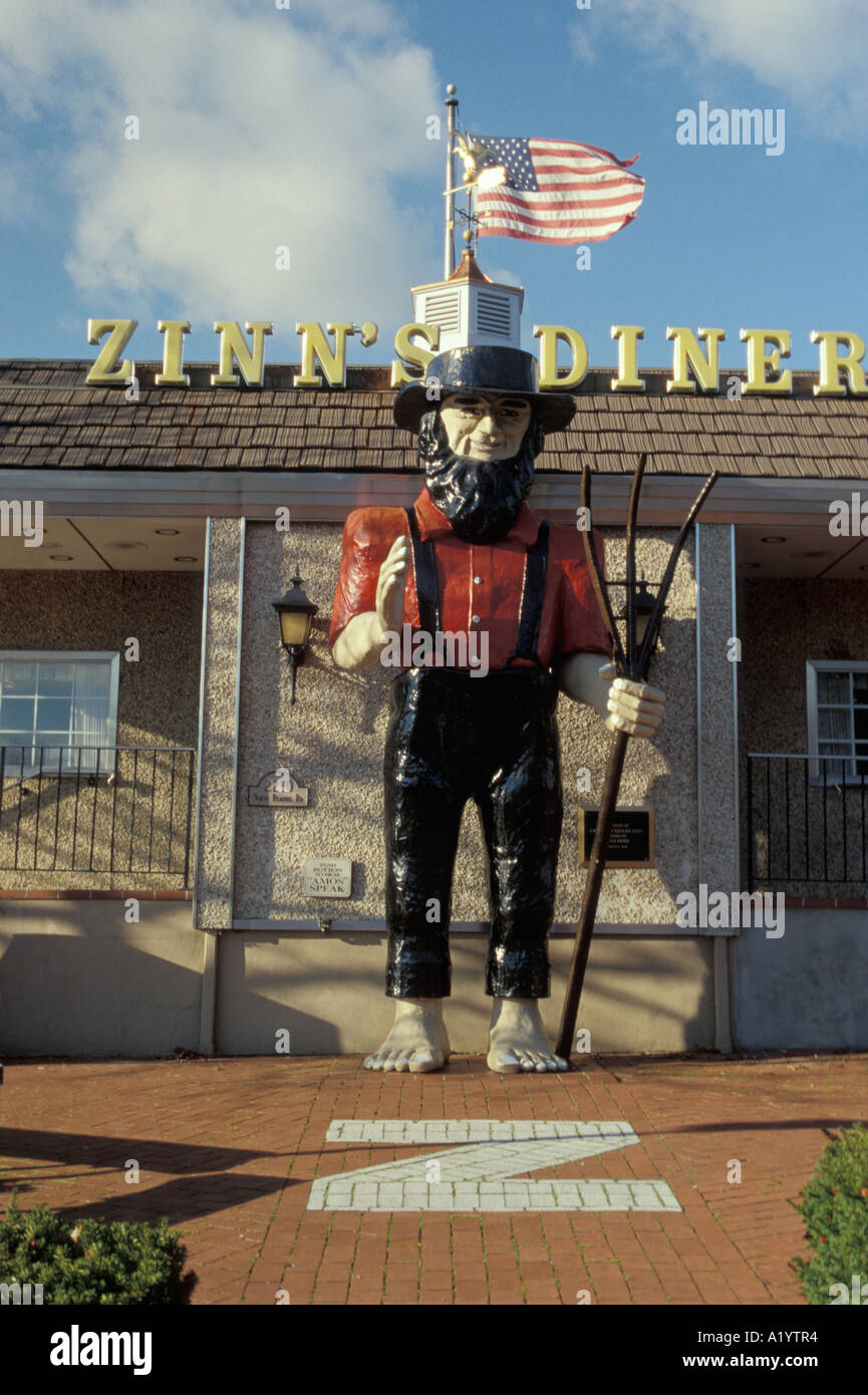 Amos the amish statue hi-res stock photography and images - Alamy