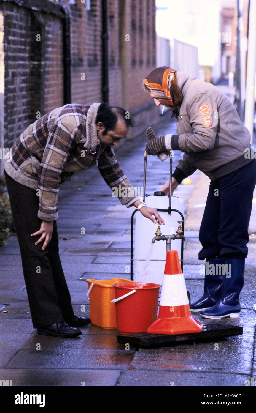 PEOPLE USING STANDPIPES Stock Photo - Alamy