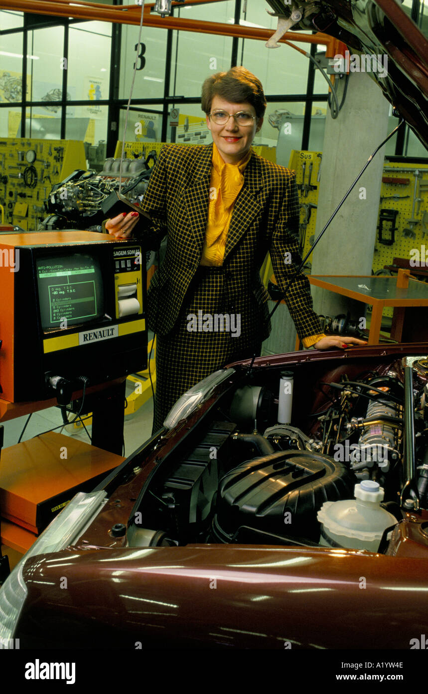 Opened bonnet hi-res stock photography and images - Alamy