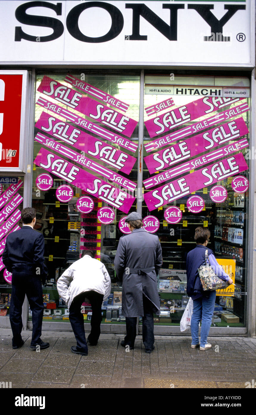 ECONOMIC RECESSION SHOPS IN LONDON Stock Photo - Alamy