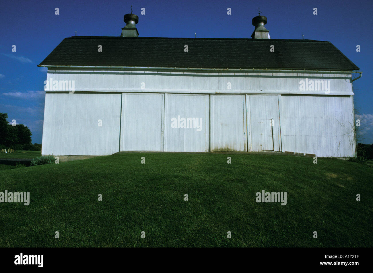 Barn outside landscape Stock Photo - Alamy