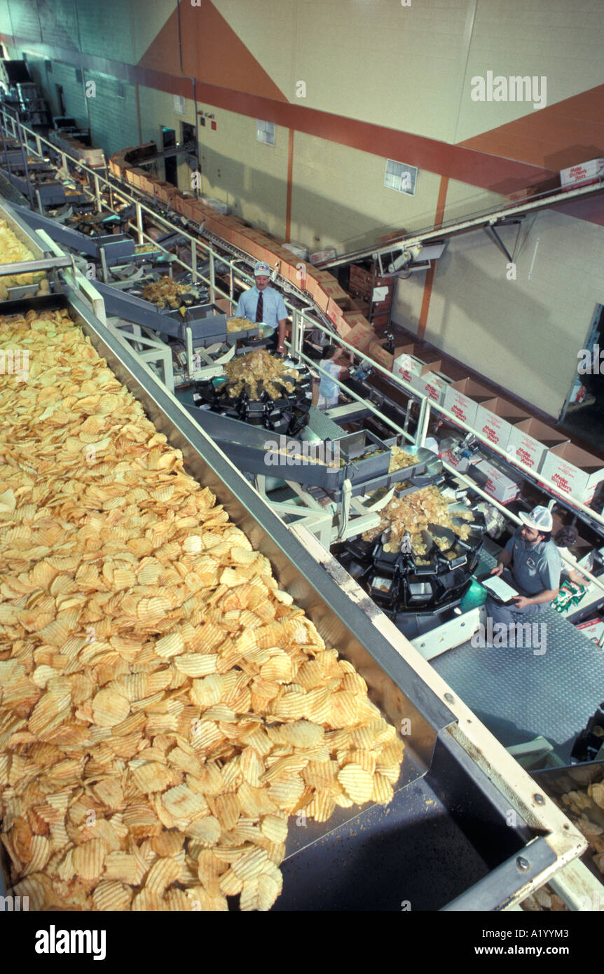 assembly line potato potatoe chips Stock Photo - Alamy