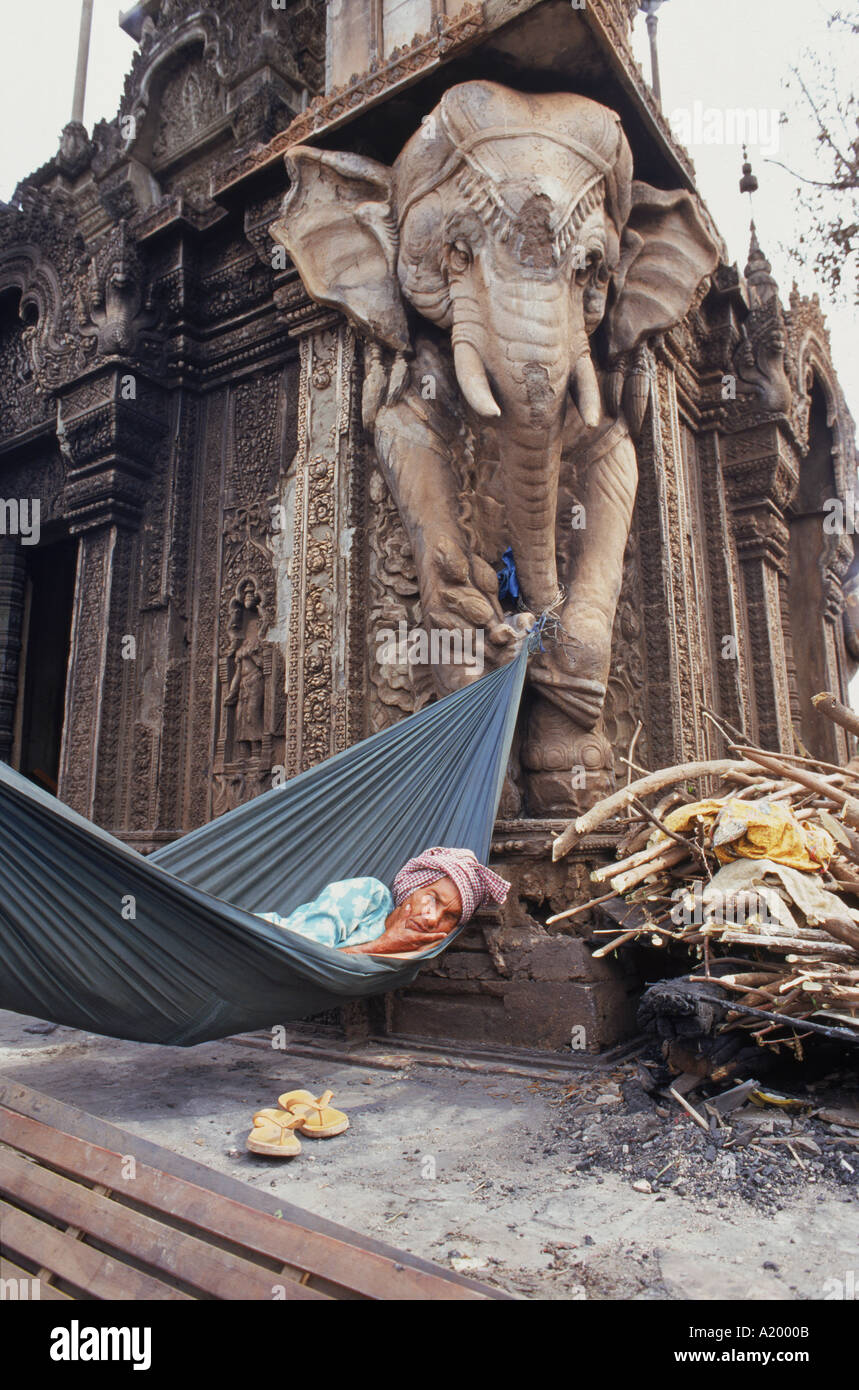 Indigenous homeless woman hi-res stock photography and images - Alamy