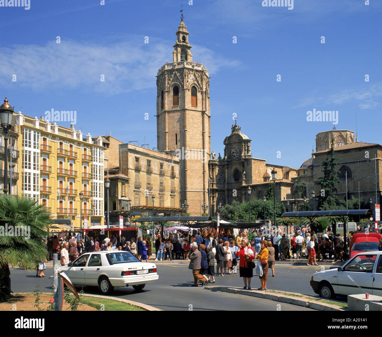 Cathedral busy hi-res stock photography and images - Alamy