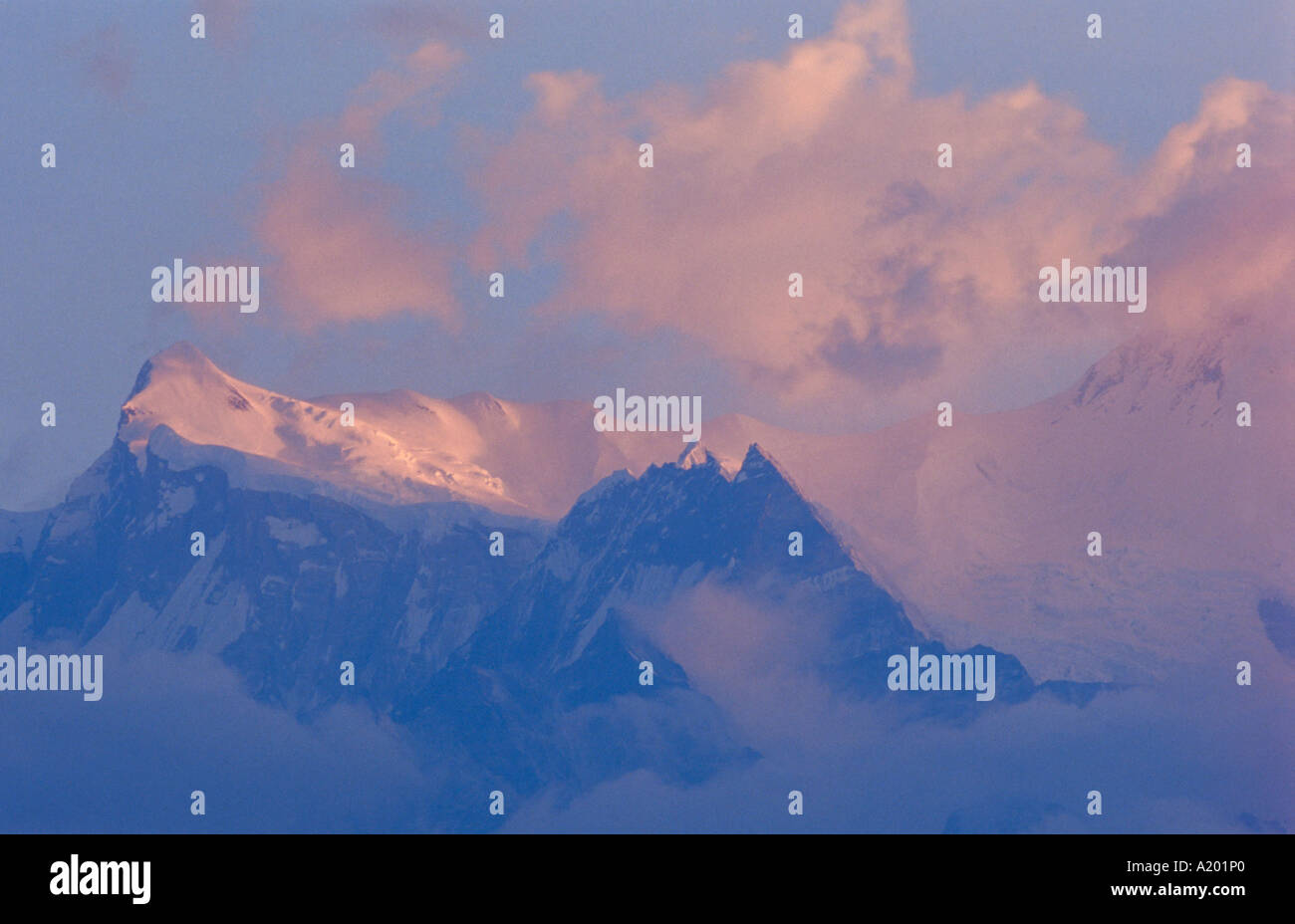 Mountain range machhapuchhare annapurna hi-res stock photography and ...