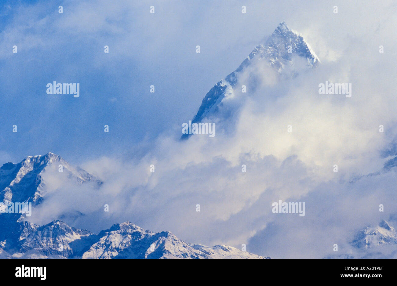 Mountain range machhapuchhare annapurna hi-res stock photography and ...