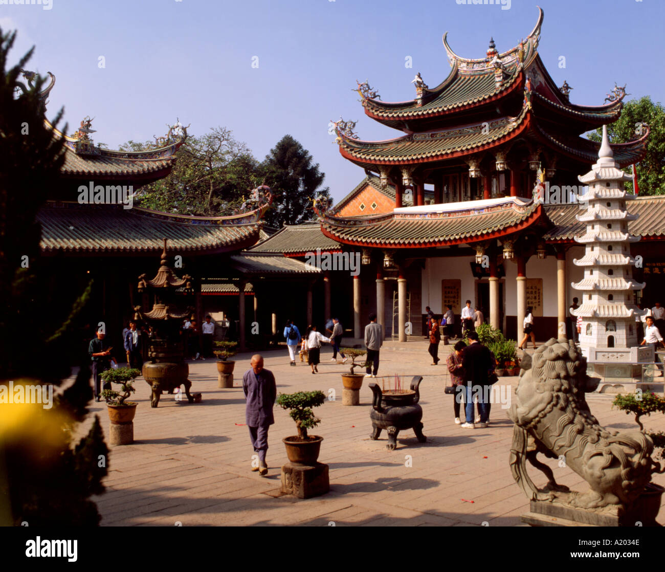 South putuo temple xiamen fujian hi-res stock photography and images ...
