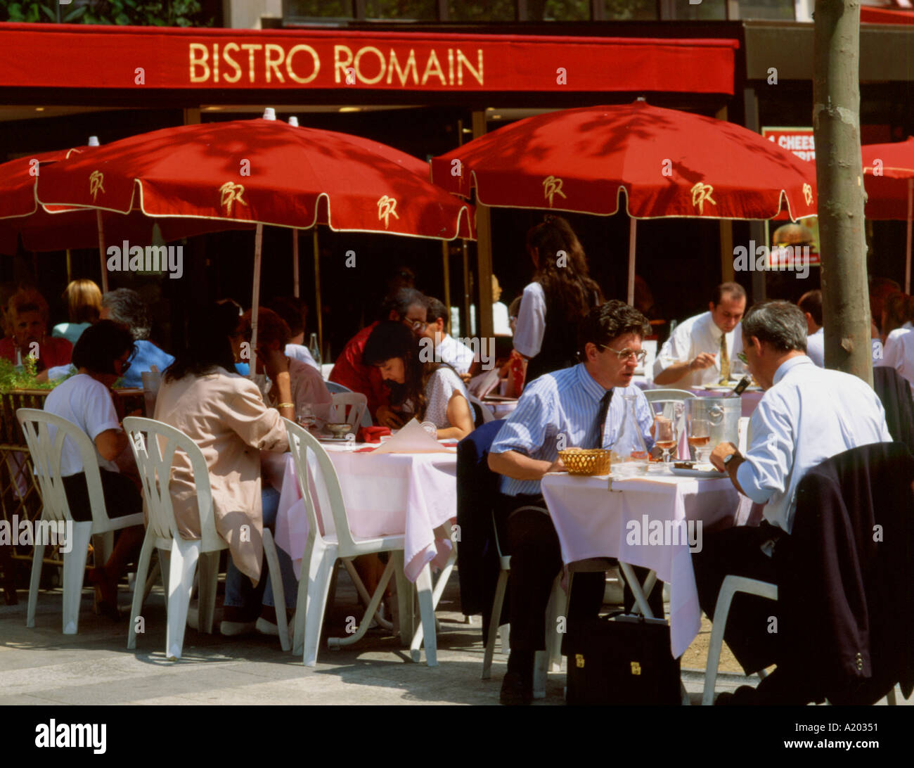 Paris cafe lunch hi-res stock photography and images - Alamy