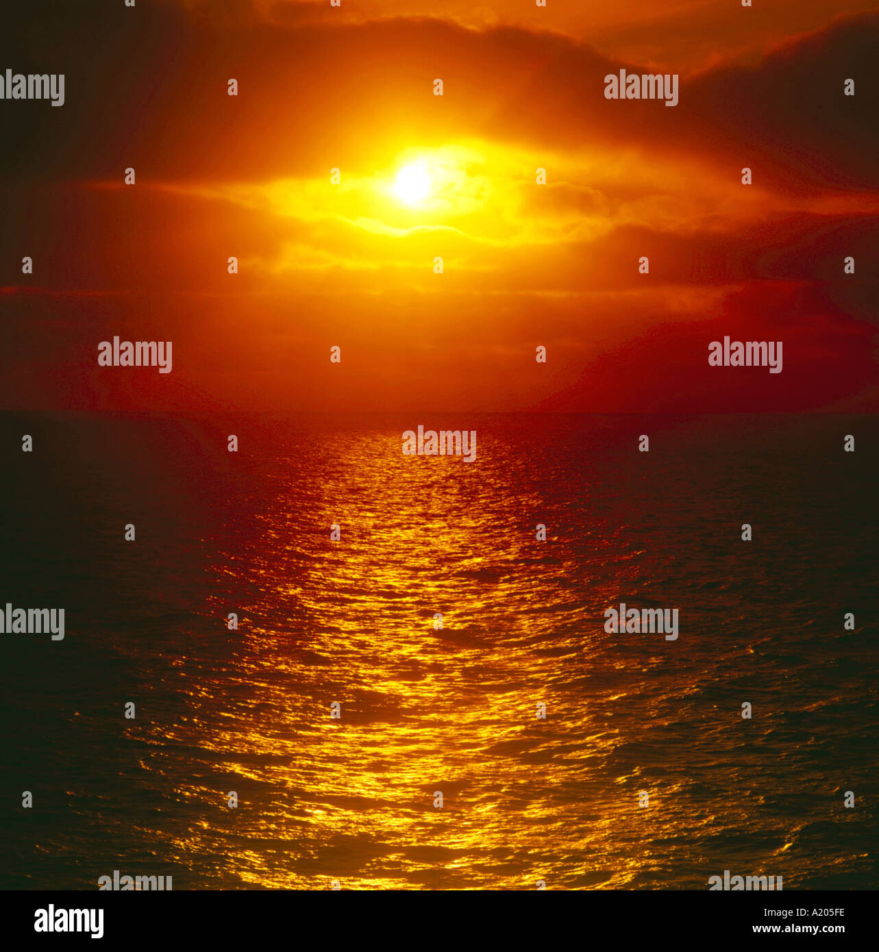 Midnight sun seen over Arctic Ocean from Nordkapp, Finnmark, Norway ...
