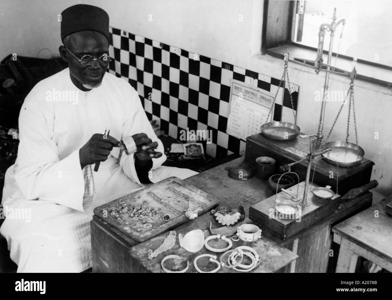 Senegalese jeweller in the native city Leopoldville Stock Photo - Alamy
