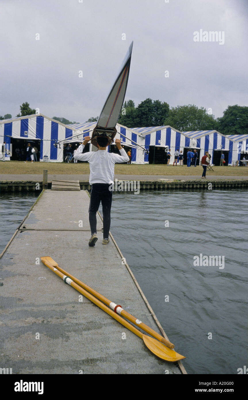 MAN CARRYING BOAT ON HEAD AT HENLEY REGATTA 1988 Stock Photo - Alamy