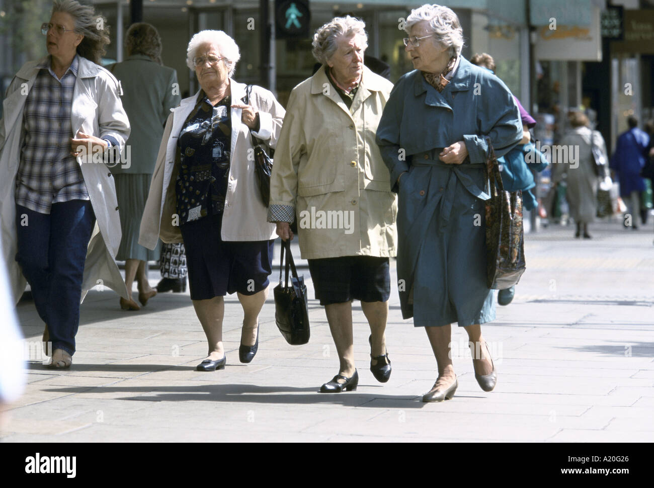 OXFORD STREET SHOPPERS THREE OLDER WOMEN PENSIONERS 1999 Stock Photo ...