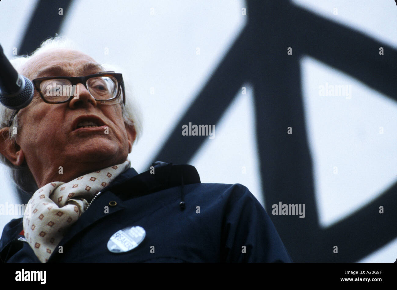 Michael Foot MP speaking at a CND rally Stock Photo - Alamy