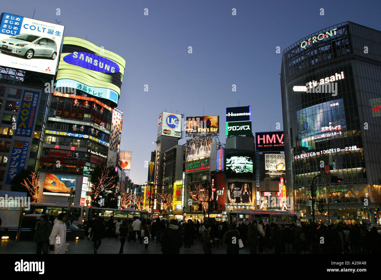 The shopping and entertainment area of Shibuya crossing lit up at night ...